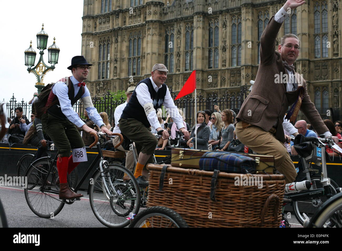 London, UK. 17th May, 2014. Thousands of cyclists ride from Marble Arch ...