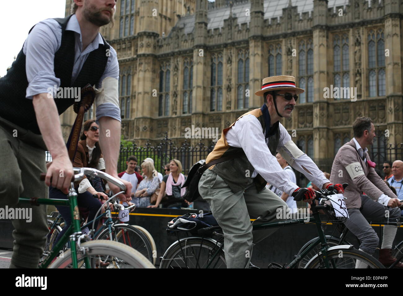 London, UK. 17th May, 2014. Thousands of cyclists ride from Marble Arch ...