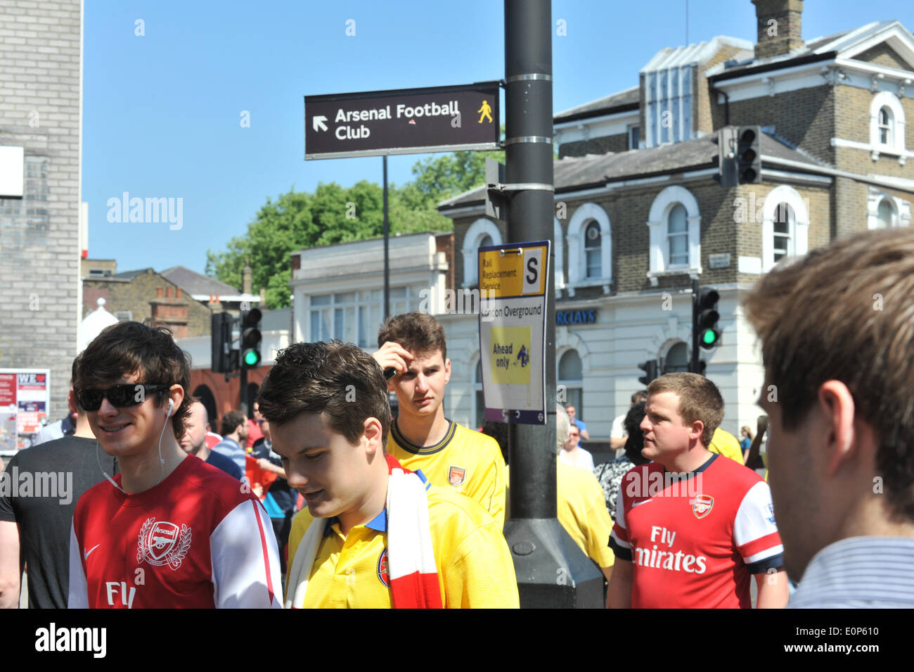 Arsenal supporters hi-res stock photography and images - Alamy
