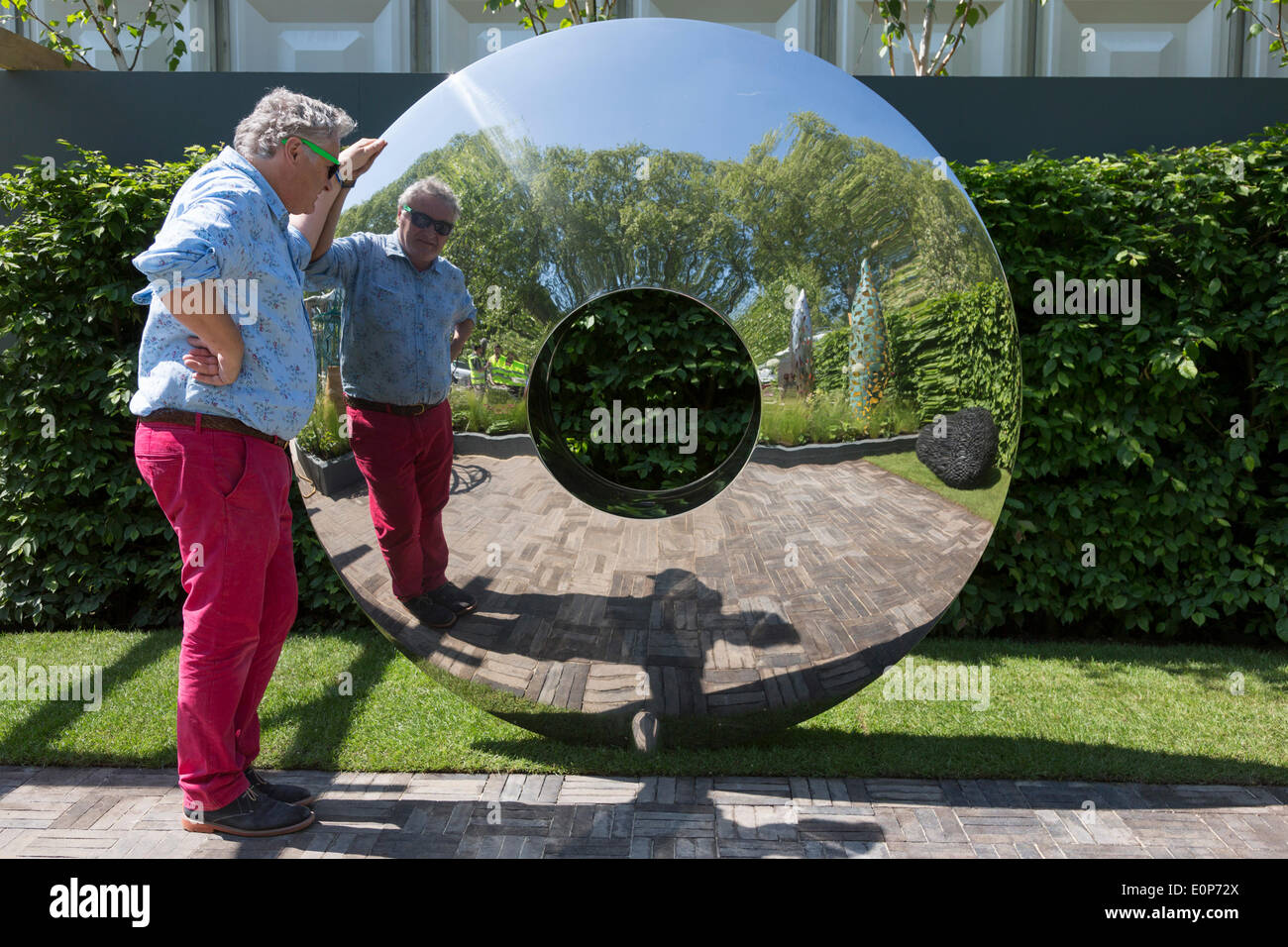 London, UK. 18 May 2014. Sculptor David Harber. Preparations are well ...