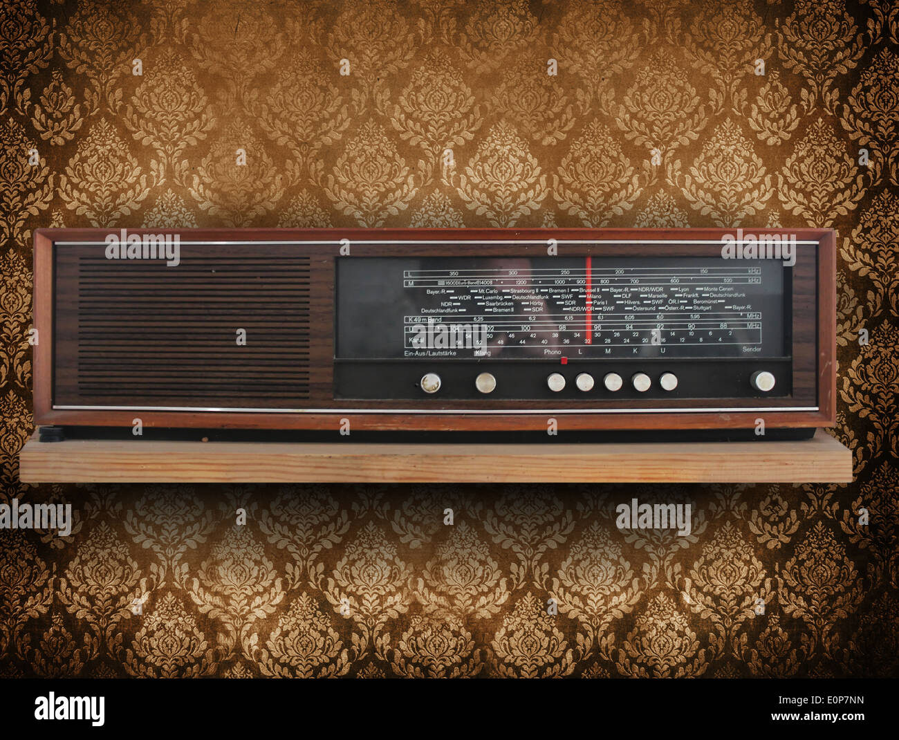 1940s home interior radio hi-res stock photography and images - Alamy