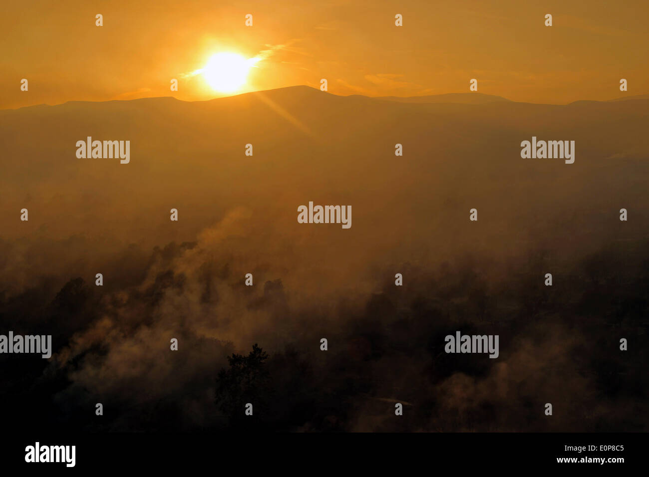 Wildfire smoke hi-res stock photography and images - Alamy