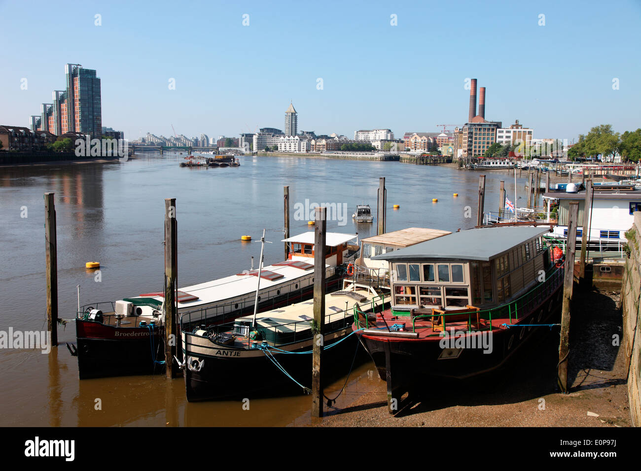 Chelsea houseboats hi-res stock photography and images - Alamy