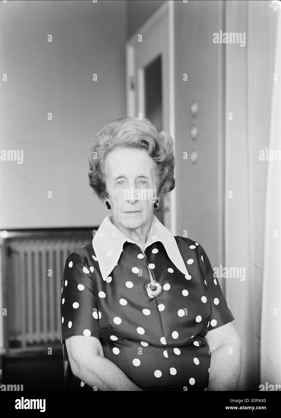 Gertrudes Tomás (1894-1991), a Portuguese woman, is depicted in a ...