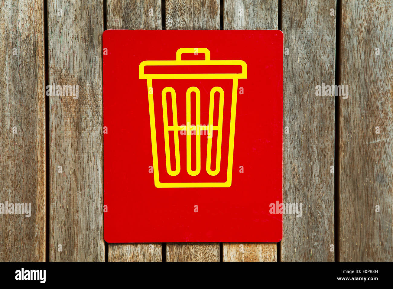 Sign of dustbin hi-res stock photography and images - Alamy