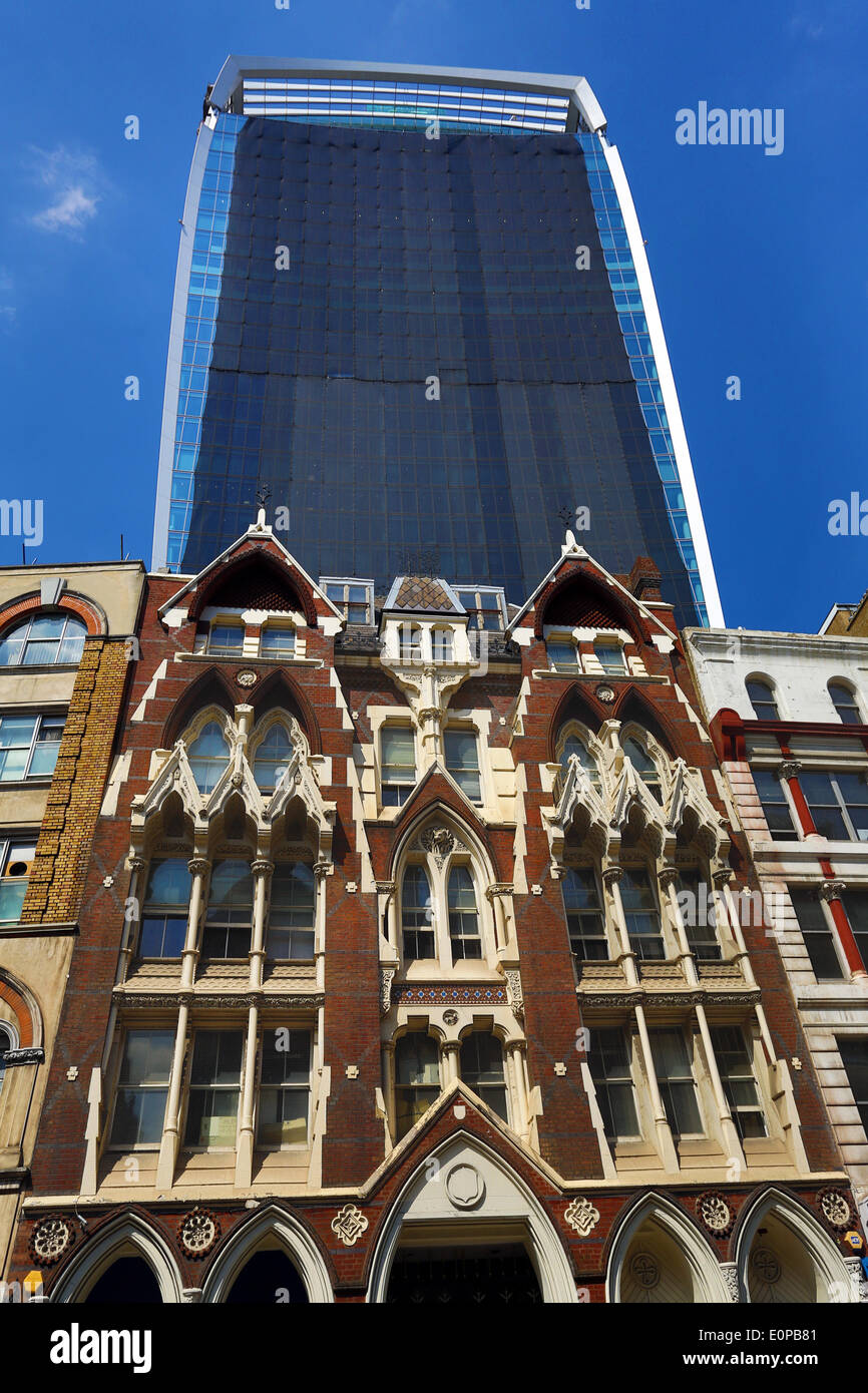 London, UK. 18th May 2014. The Walkie Talkie skyscraper gets a sunshade ...