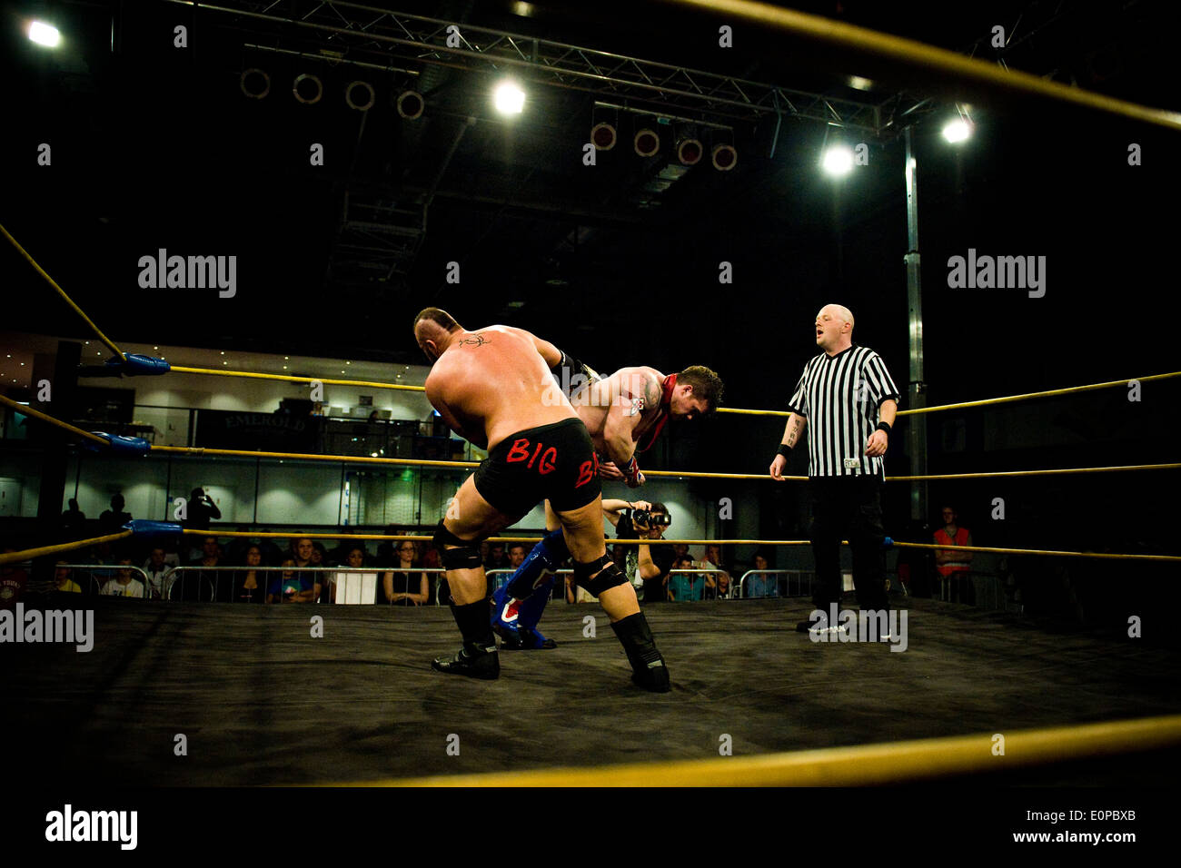 Ring wrestling wrestle people night indoor hi-res stock photography and ...