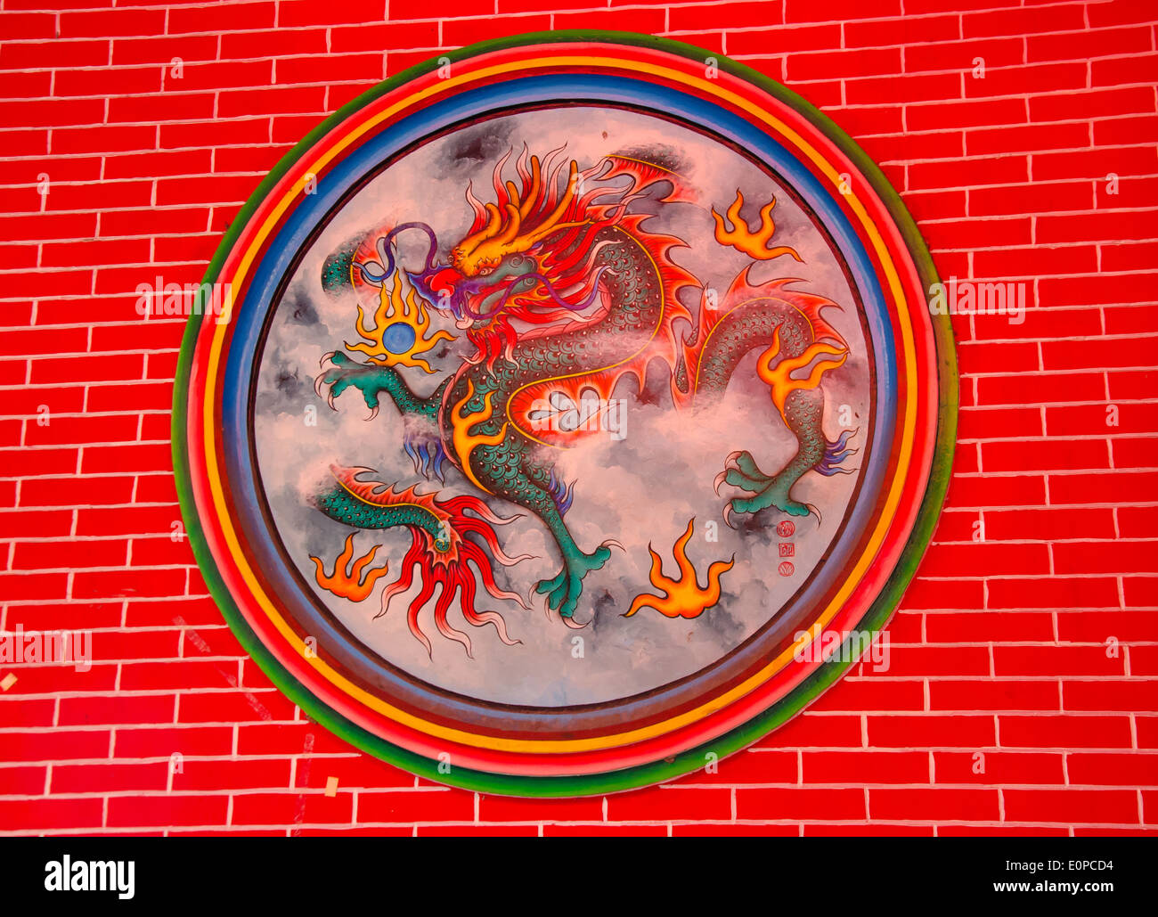 Dragon sculpture on wall hi-res stock photography and images - Alamy