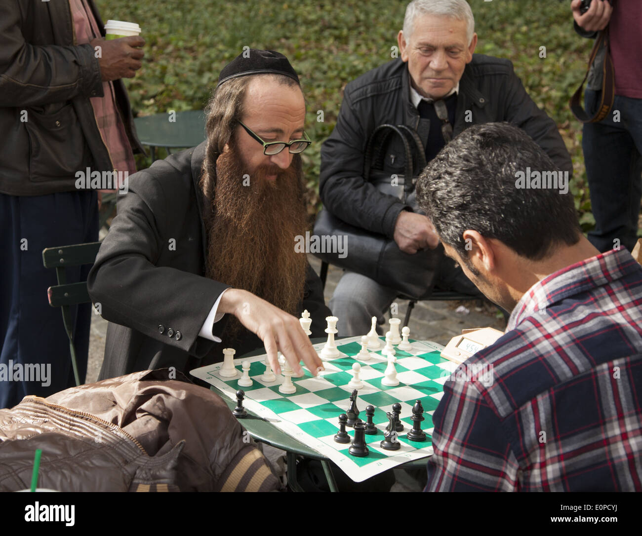 Bryant park chess players hi-res stock photography and images - Alamy