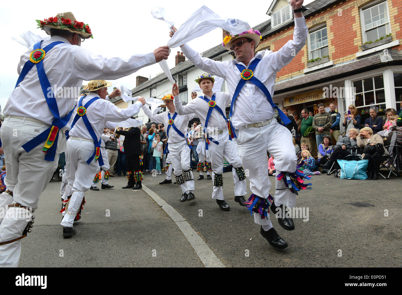 English male dancers hi-res stock photography and images - Alamy