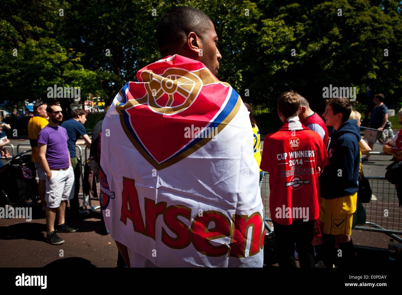 Arsenal fc flag hi-res stock photography and images - Alamy