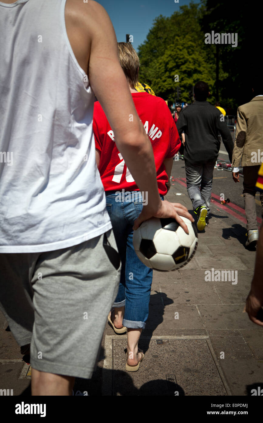 Arsenal football fans hi-res stock photography and images - Alamy