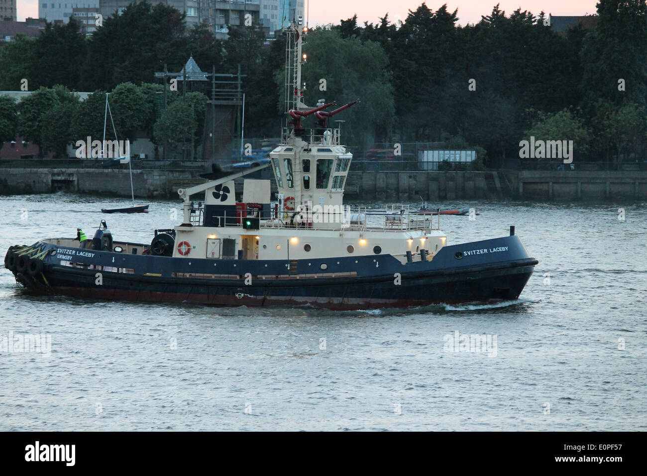 Tug boat river hi-res stock photography and images - Alamy