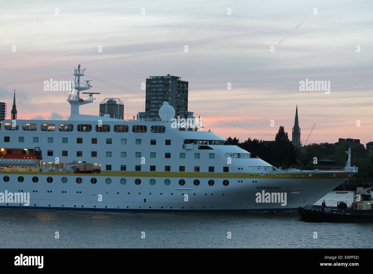 Cruise Ship & Tug Boat - Sunset. River Thames, Rotherhithe, London UK ...