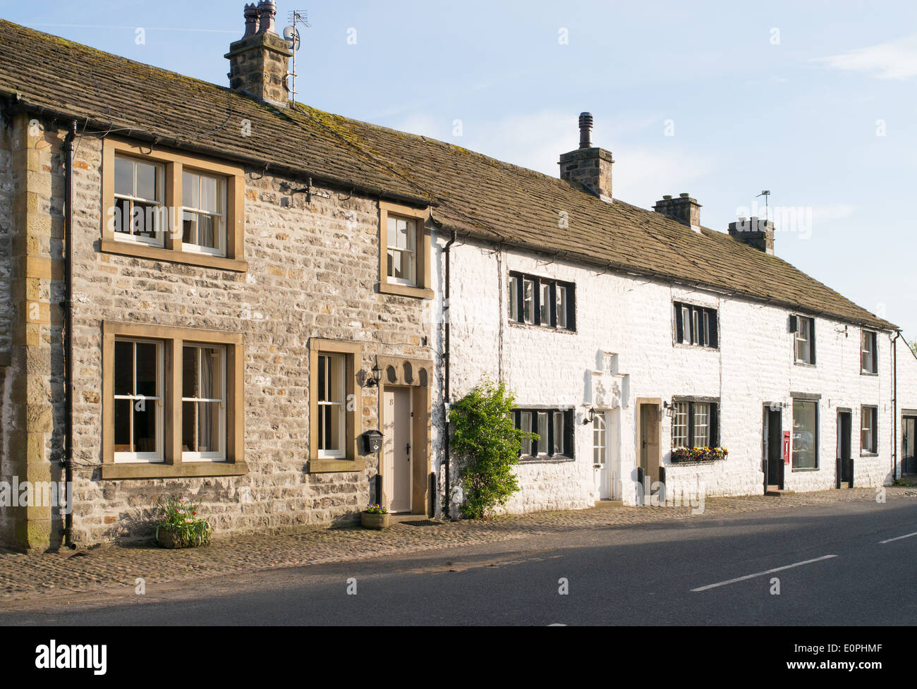 19th century stone cottages hi-res stock photography and images - Alamy