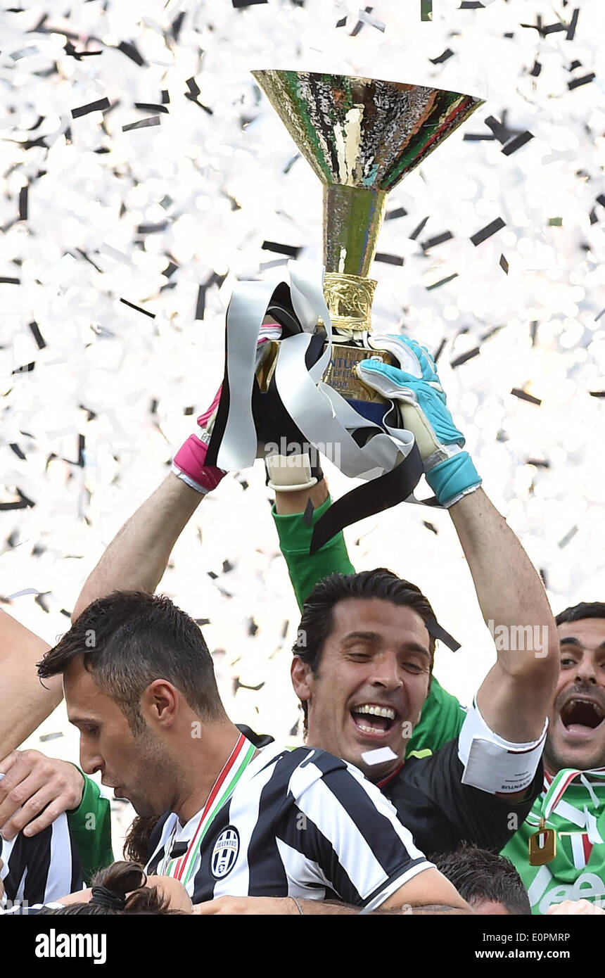 Gianluigi buffon trophy hi-res stock photography and images - Alamy