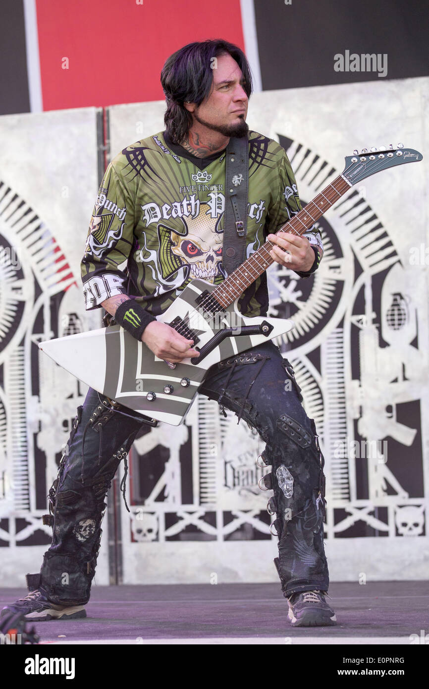 Columbus, Ohio, USA. 18th May, 2014. Guitarist JASON HOOK of Five ...