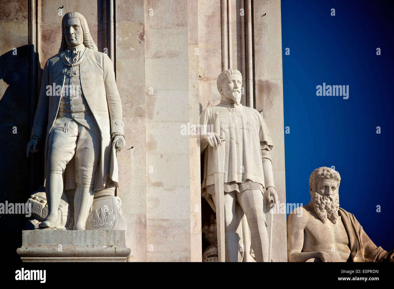Carved historic famous Portuguese figures on Triumphal arch Lisbon ...