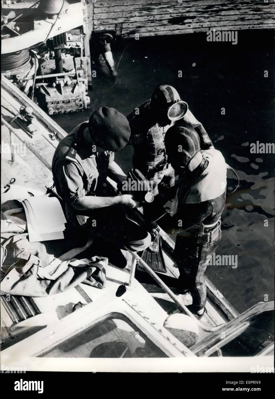 Frogmen 1956 hi-res stock photography and images - Alamy