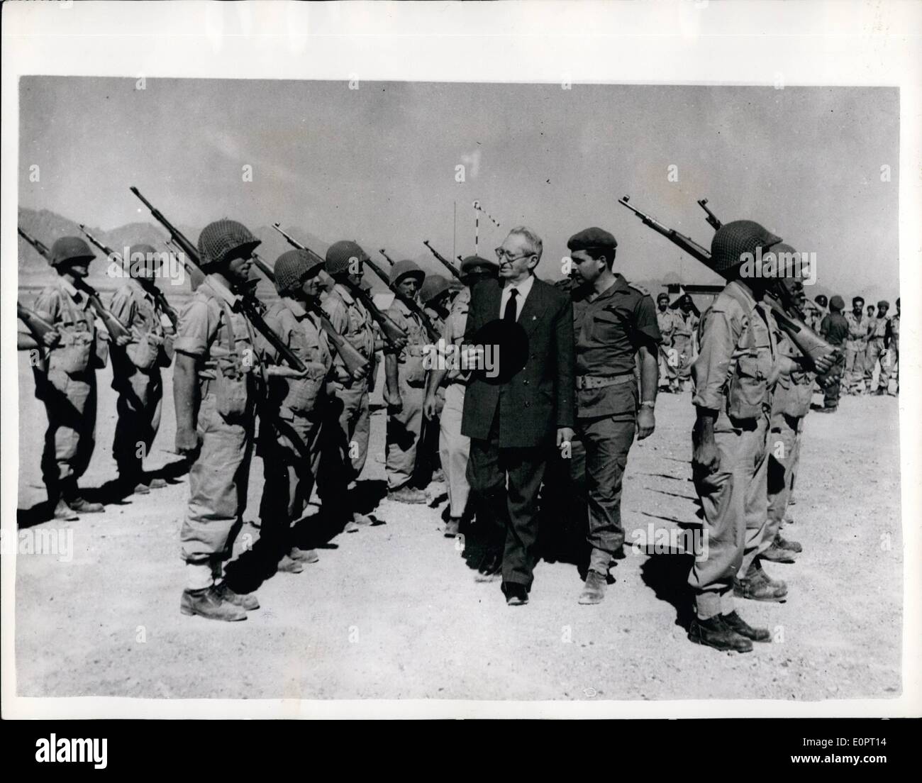 Nov. 21, 1956 - 21-11-56 President of Israel visits his front line ...