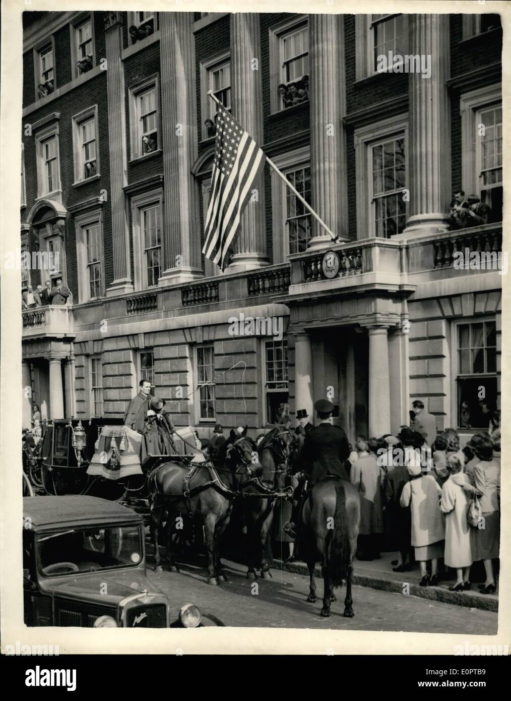 John hay whitney buckingham palace hi-res stock photography and images ...