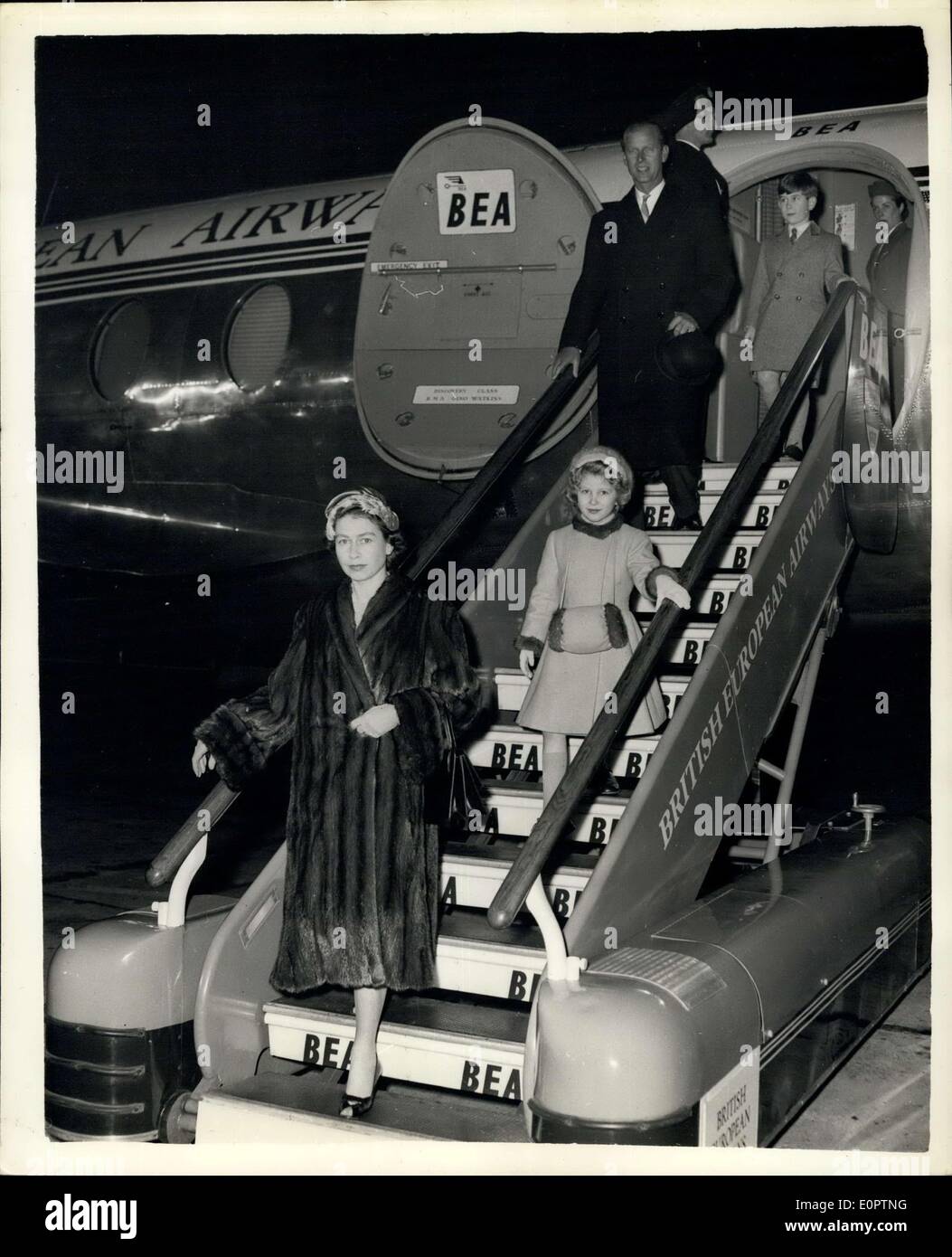 1957 london airport hi-res stock photography and images - Alamy