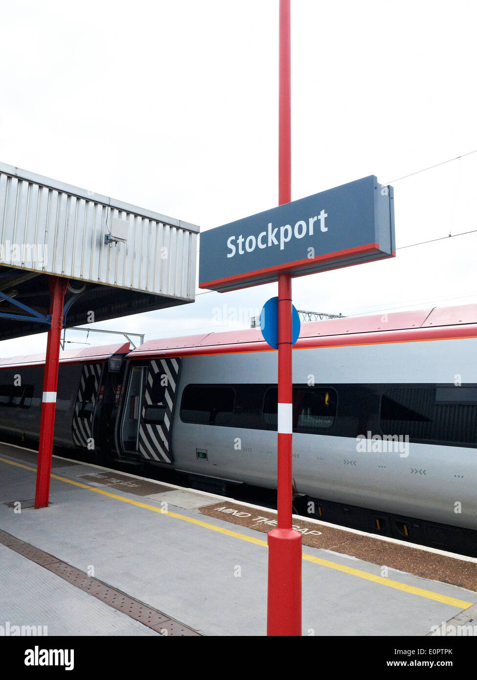 Stockport railway station hi-res stock photography and images - Alamy