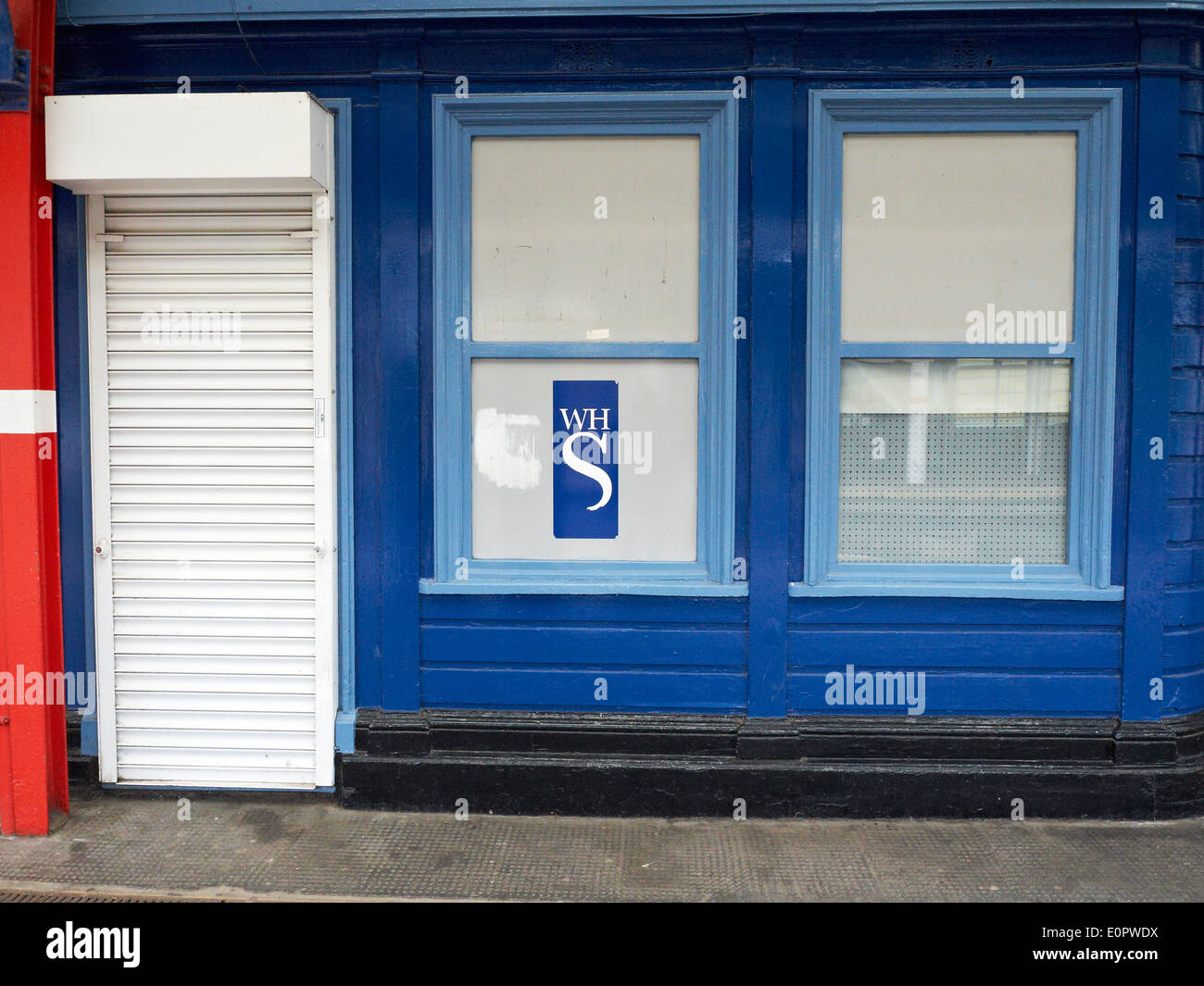 Station closed sign hi-res stock photography and images - Alamy