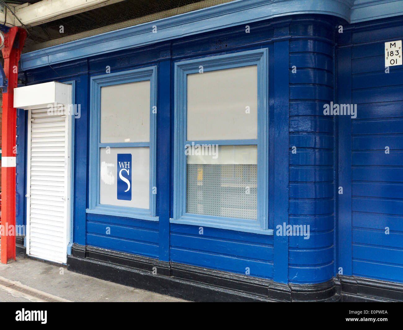 Station closed sign hi-res stock photography and images - Alamy