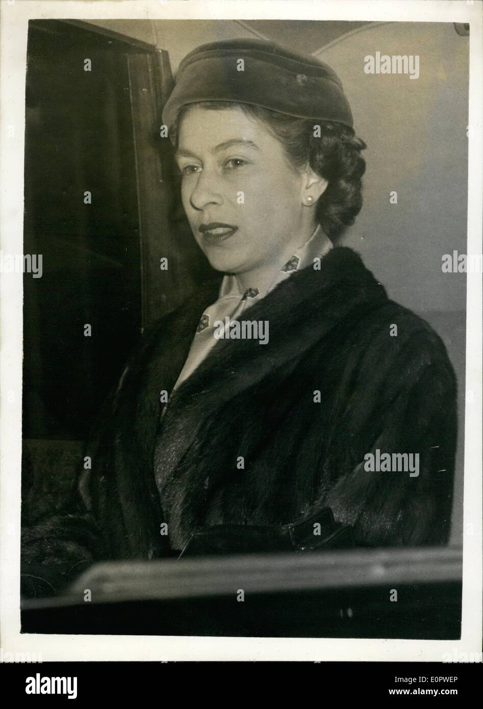 1957 london buckingham hi-res stock photography and images - Alamy