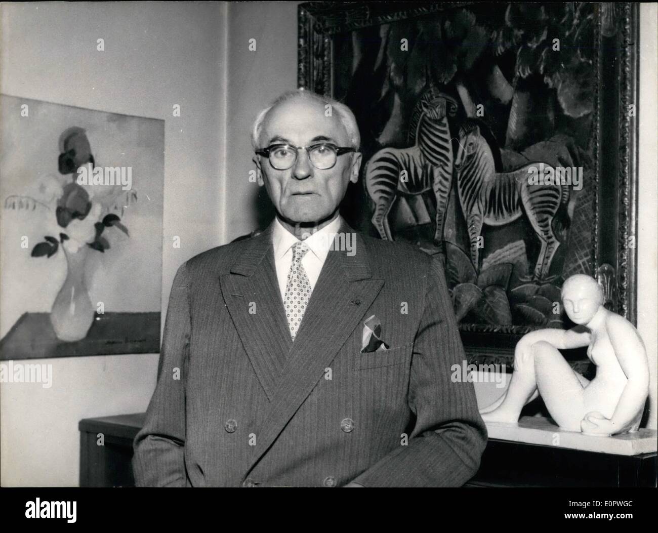 Jan. 01, 1957 - 82 year old decorator rewarded: M. Louis Sue, painter ...