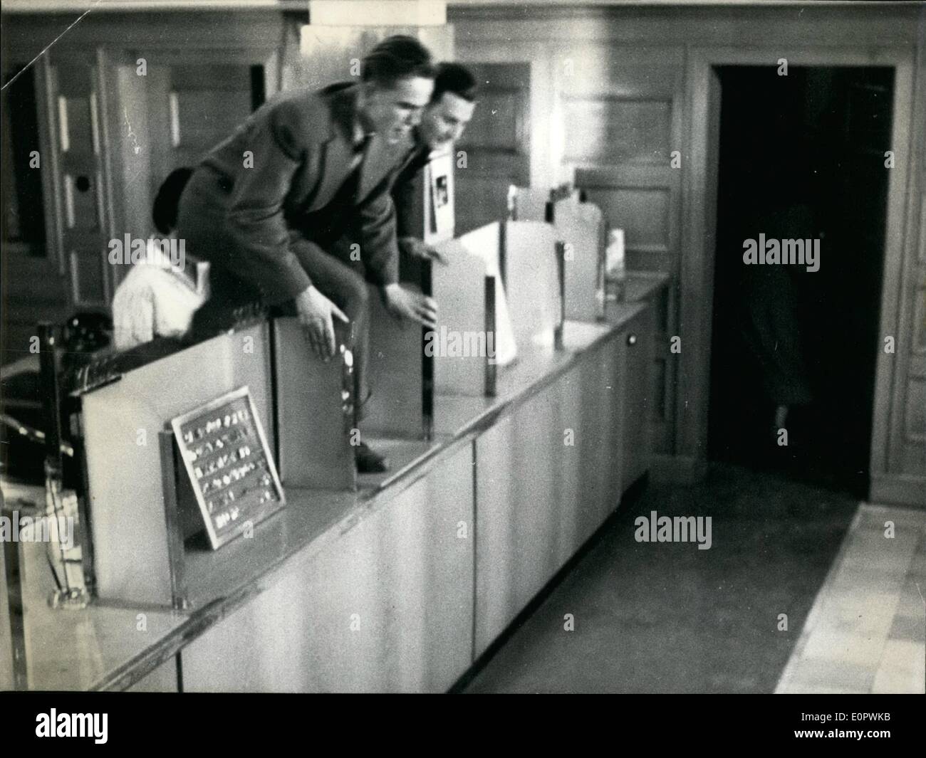 Bank robbery defeated hi-res stock photography and images - Alamy