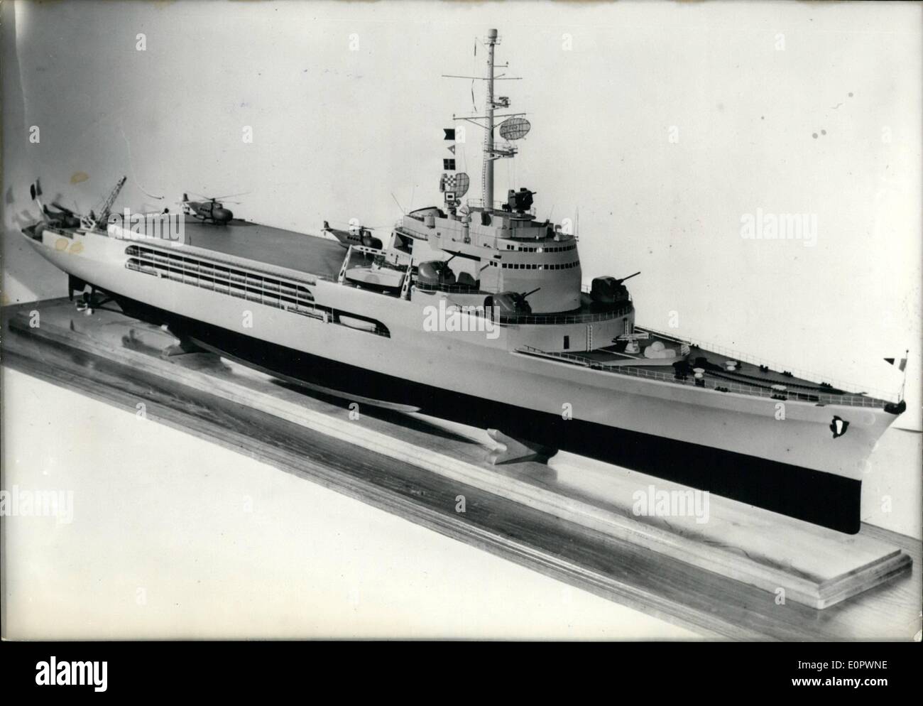 1957 built helicopter hi-res stock photography and images - Alamy