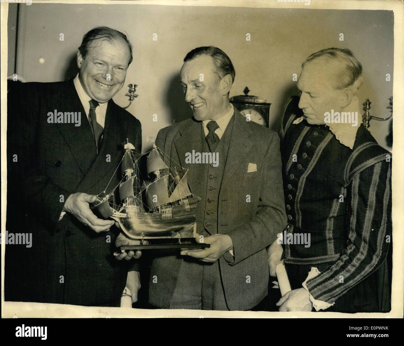 Mar. 03, 1957 - RECEPTION FOR CREW OF NEW ''MAYFLOWER''. Commander Alan ...