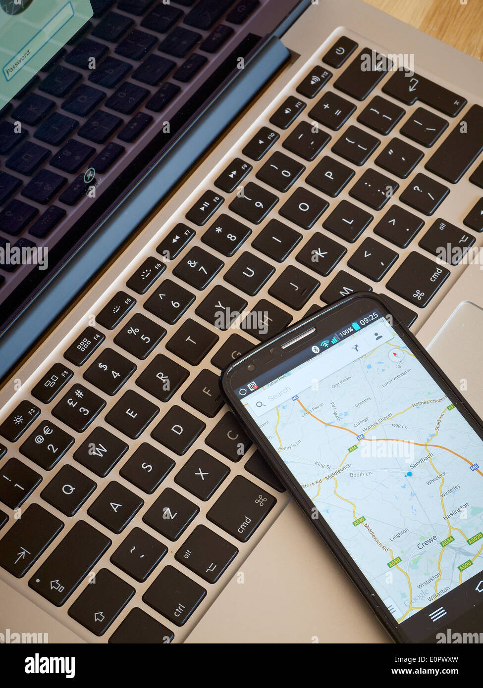 Smartphone with keyboard hi-res stock photography and images - Alamy