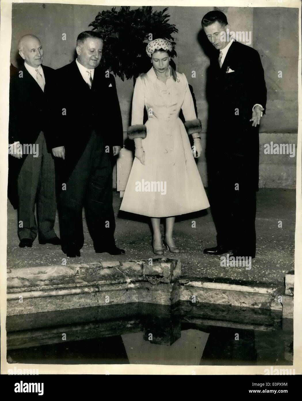 Apr. 04, 1957 - State visit to France - Queen visits the Chateau De ...