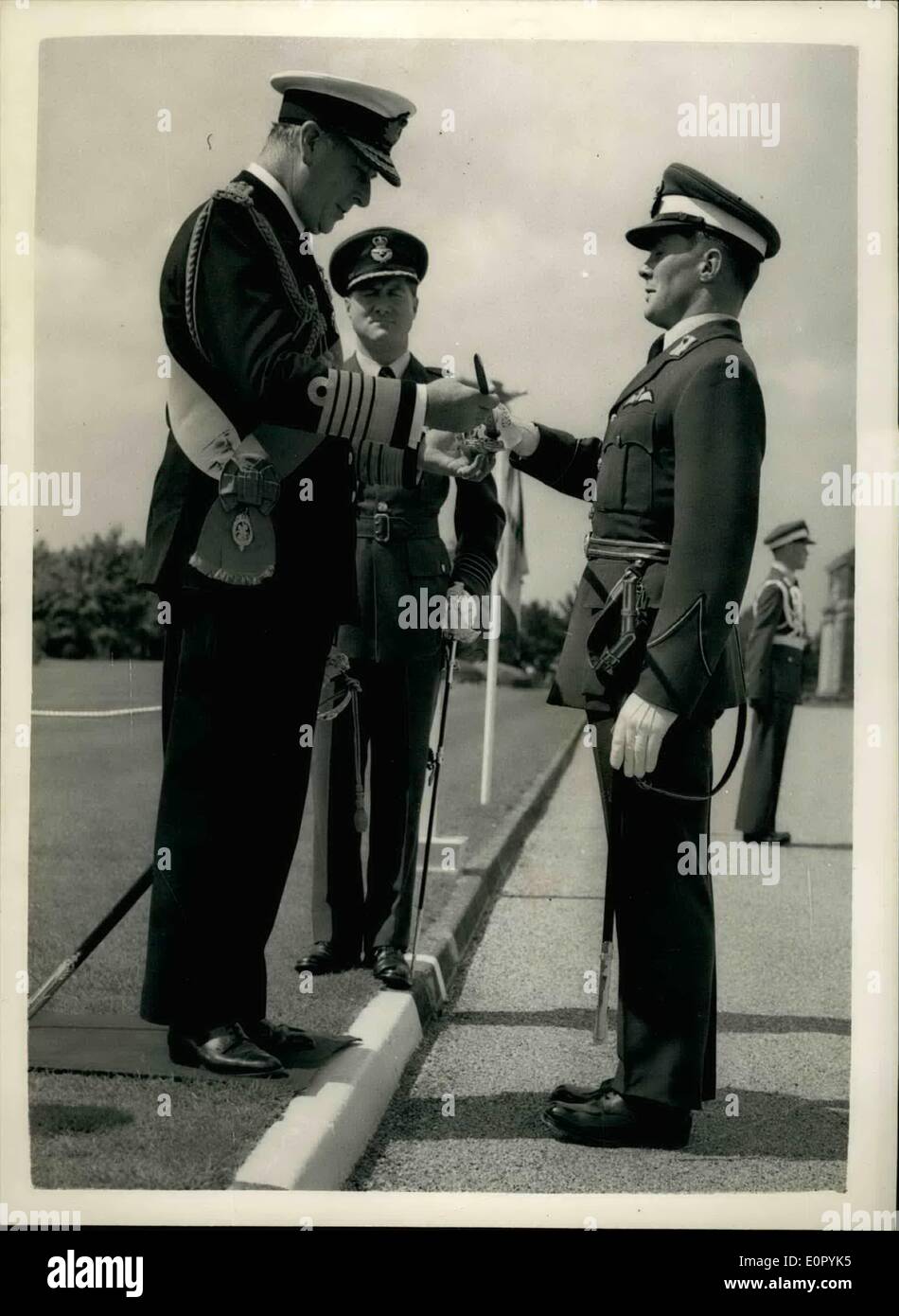 Sword salute hi-res stock photography and images - Alamy