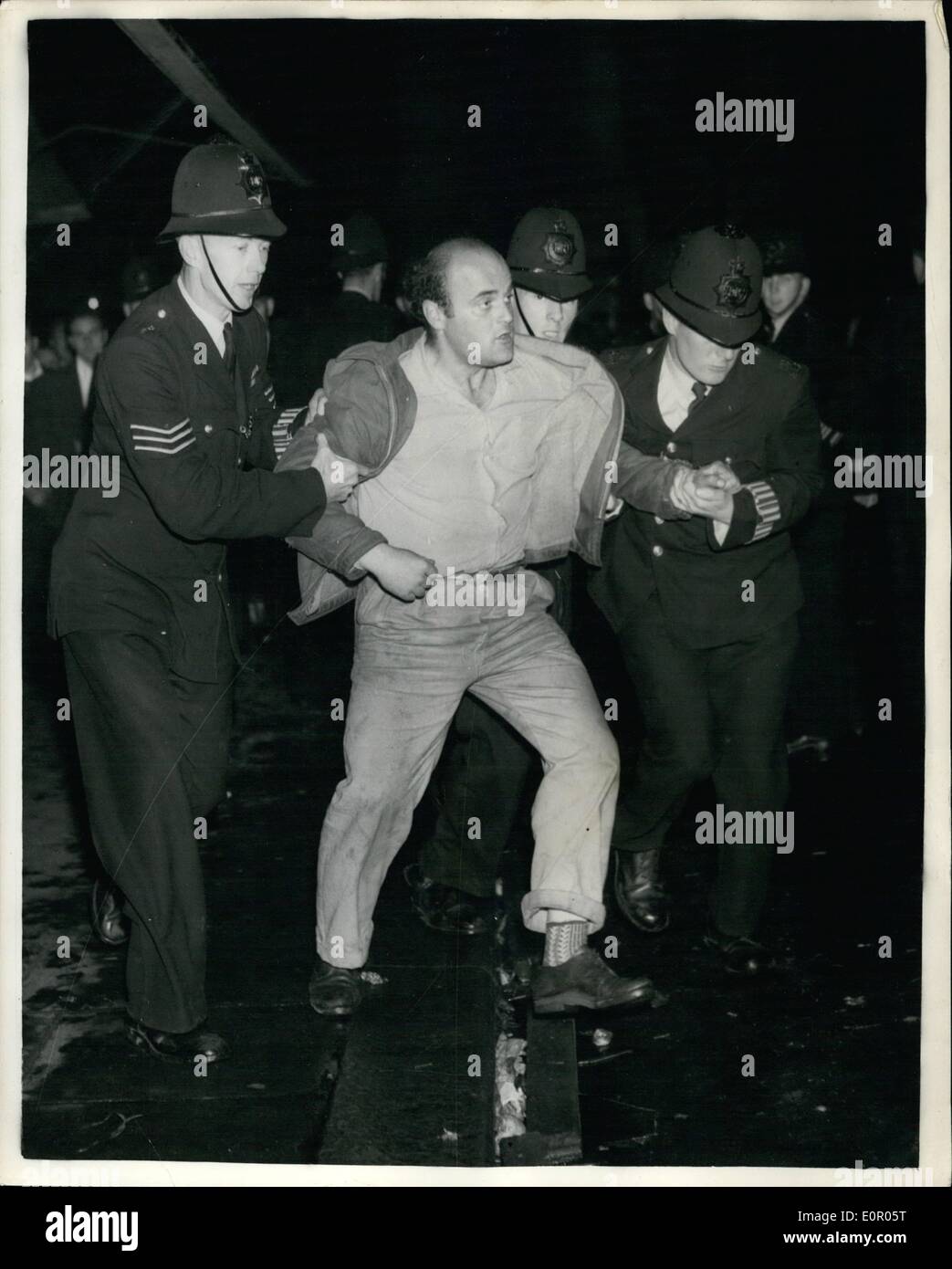 Police making arrest hi-res stock photography and images - Alamy