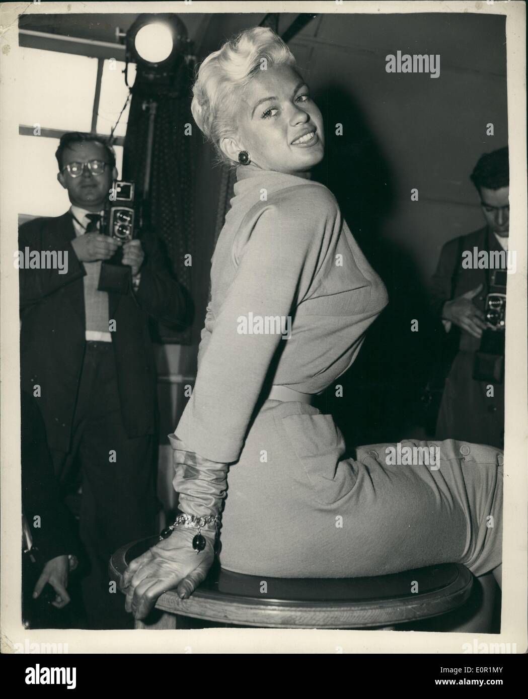 Sep. 09, 1957 - Jayne Mansfield Arrives: To attend premiere of ''Oh ...
