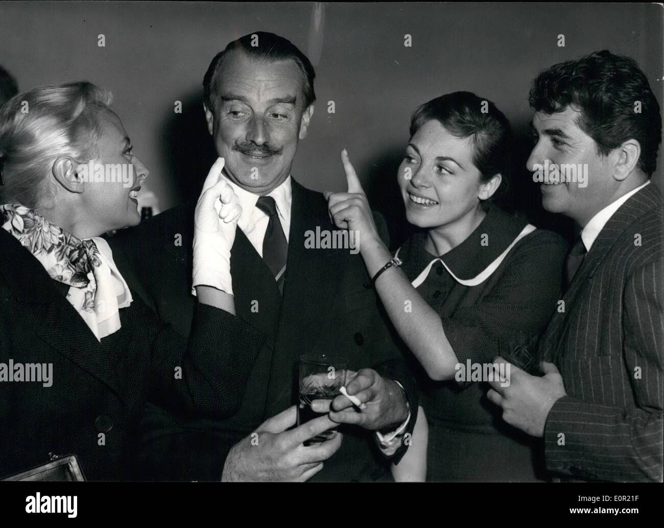 Actors playing hi-res stock photography and images - Alamy