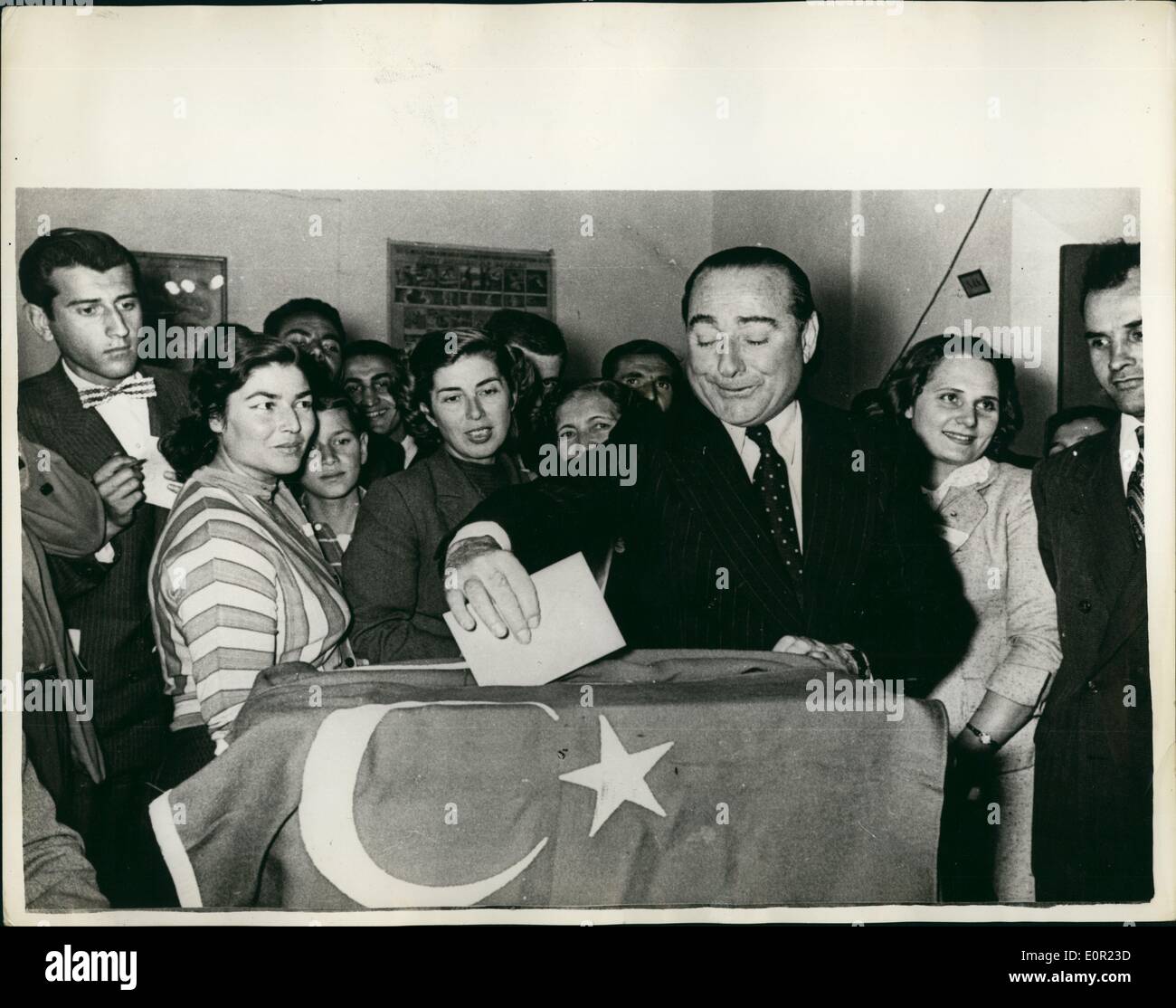 Prime minister cases his vote hi-res stock photography and images - Alamy