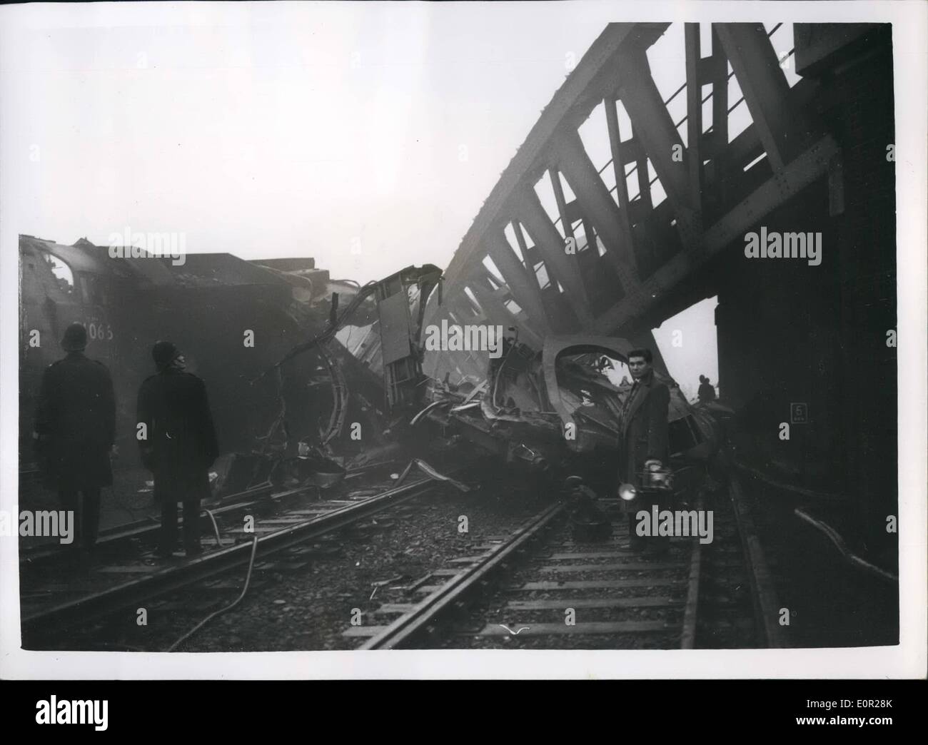 London viaduct railway train hi-res stock photography and images - Alamy