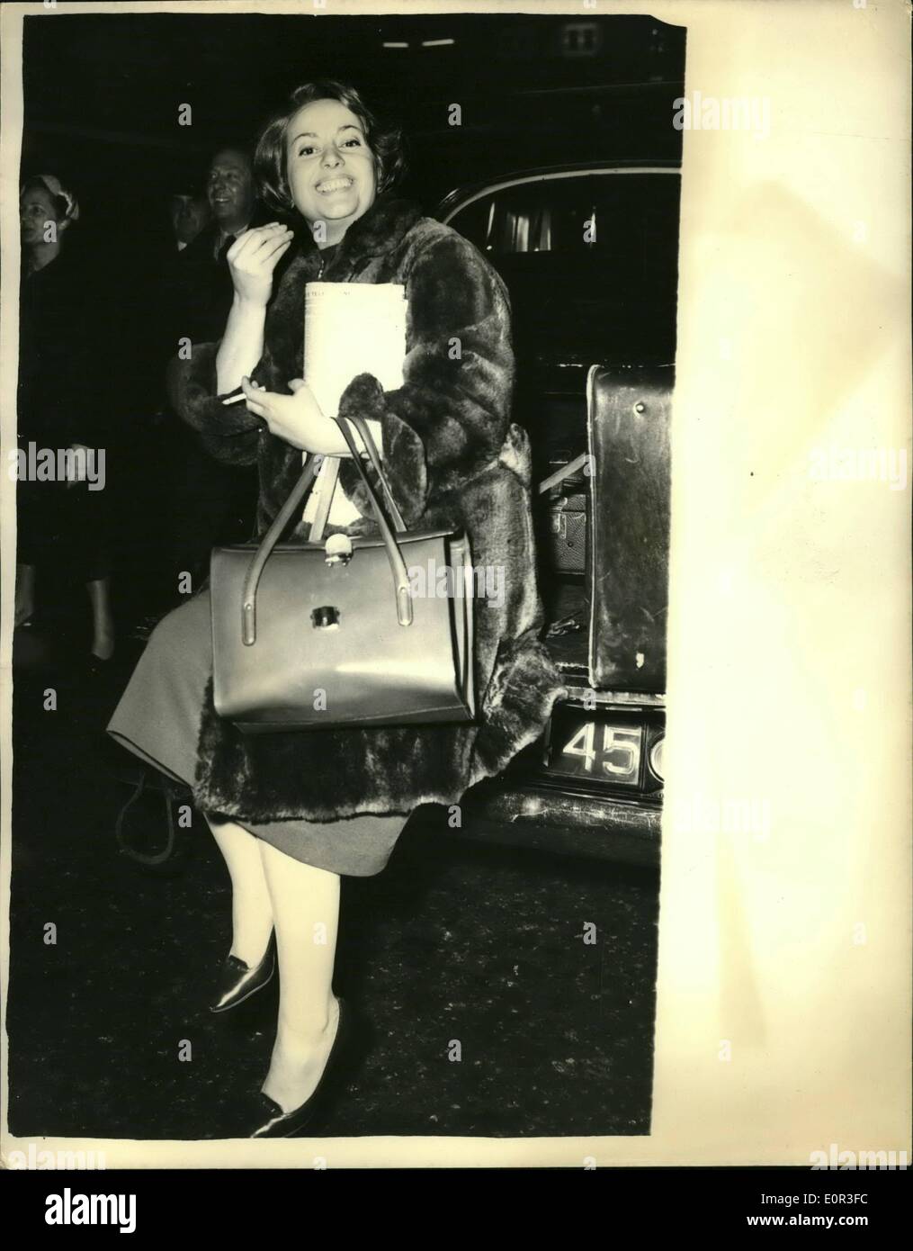 Nov. 11, 1957 - Italian film star arrives in London for private ...