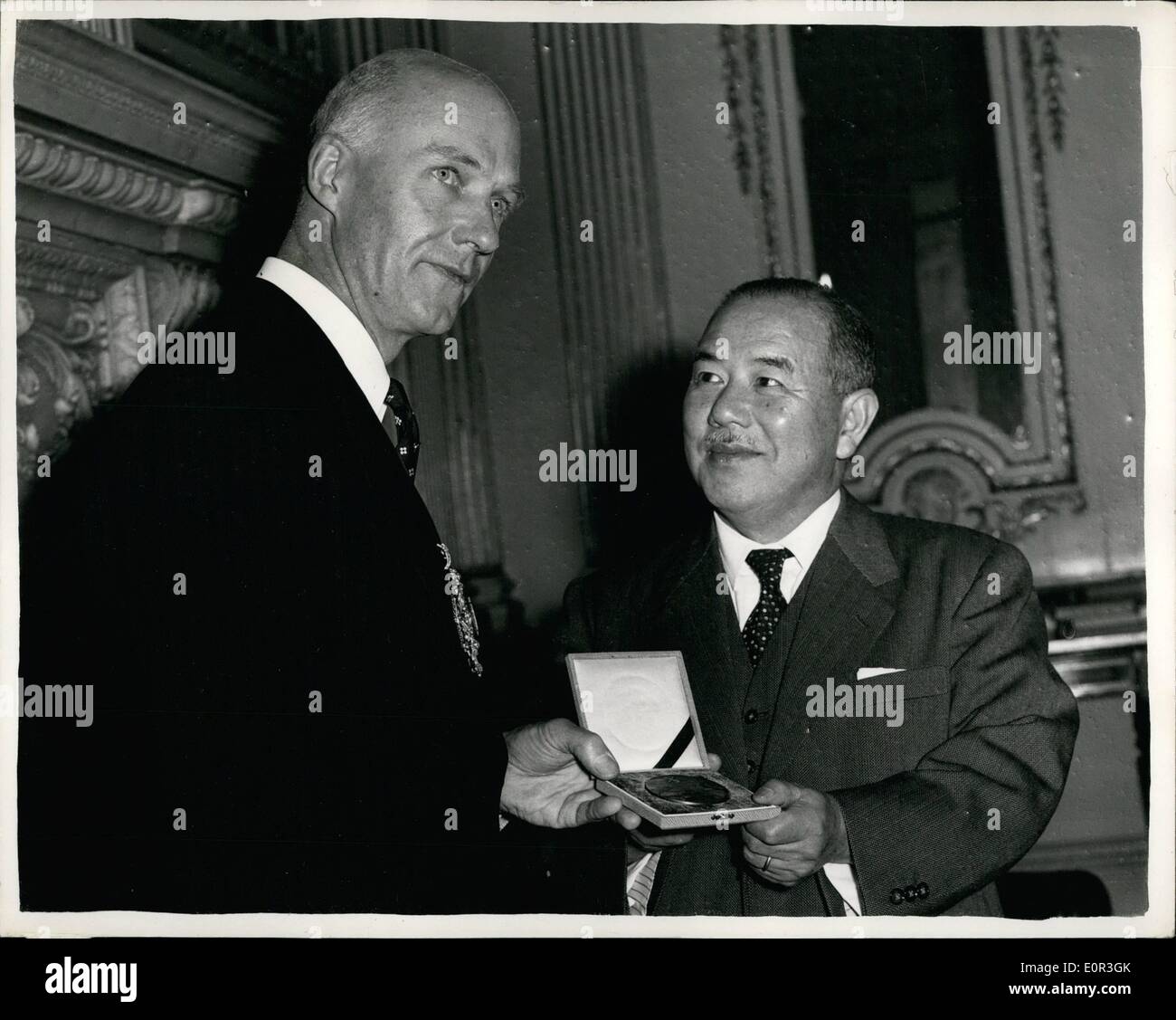 Osaka mayor hi-res stock photography and images - Alamy