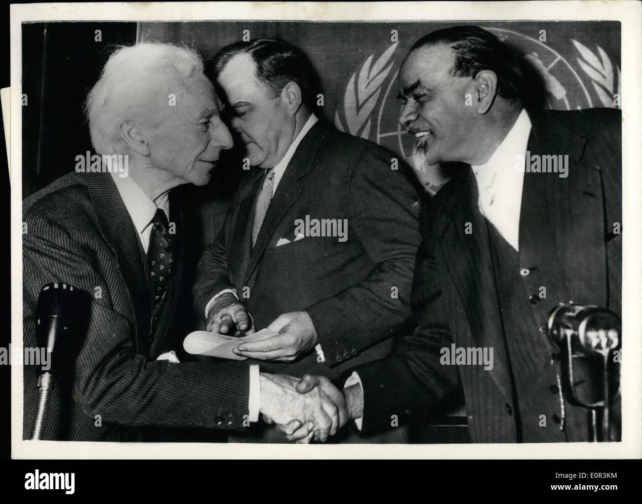 Jan. 01, 1958 - LORD BERTRAND RUSSELL RECEIVES THE KAL1NOA PR1ZE ...