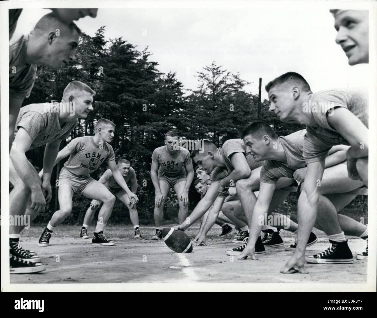 Military physical training program hi-res stock photography and images ...