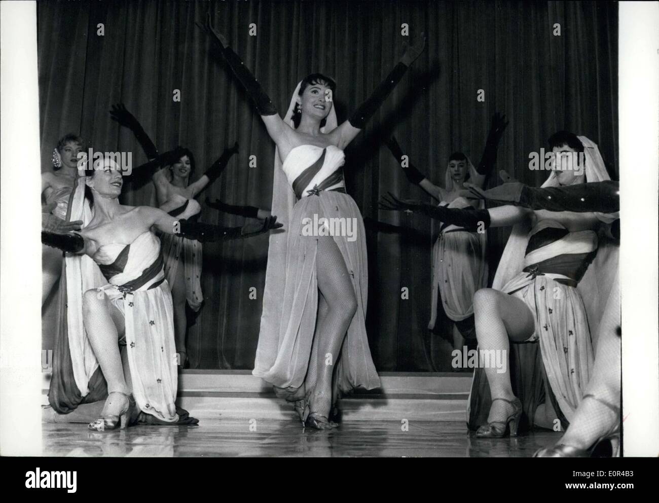 Cabaret dancer hi-res stock photography and images - Alamy