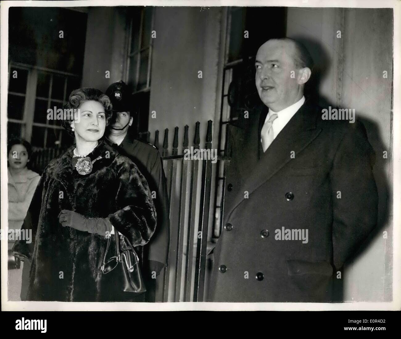 Mr peter thorneycroft moves out 11 hi-res stock photography and images ...