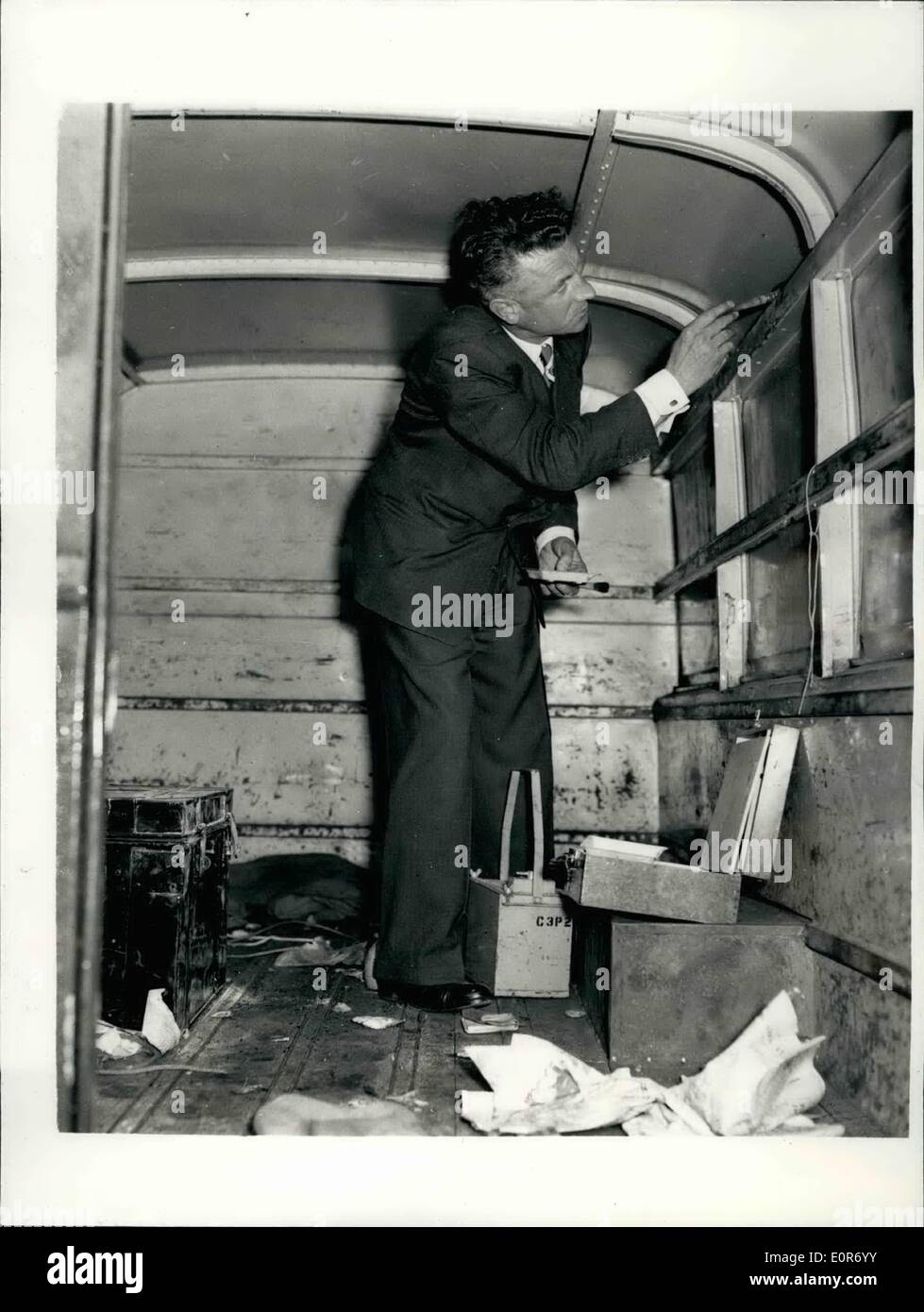 May 05, 1958 - 43,000 Bank Raid In London Audacious Daylight Robbery: A ...