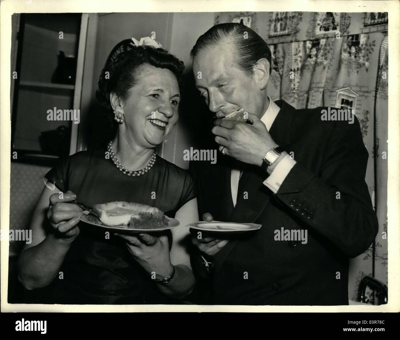 May 05, 1958 - America's 'Television Cook' in London. Josephine ...